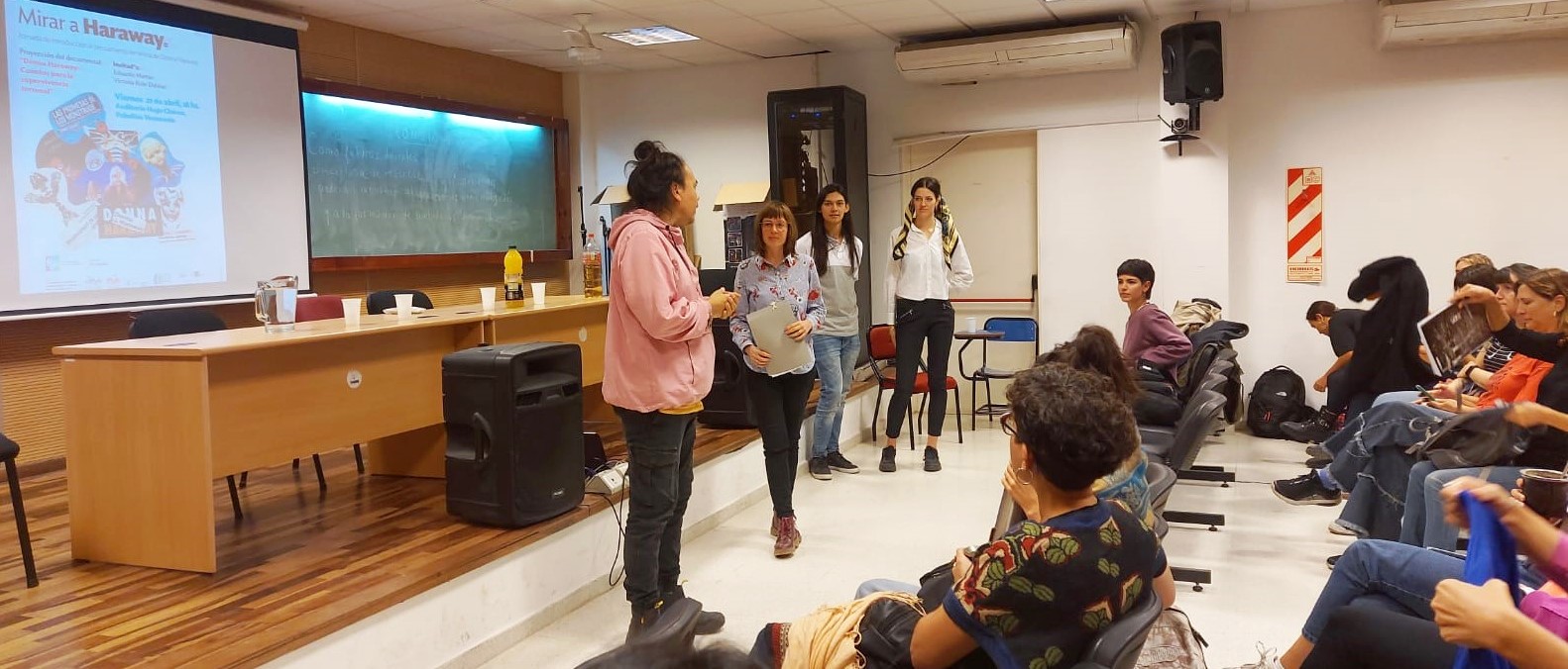 Mirando a Haraway – Género y sexualidades en la FFyH